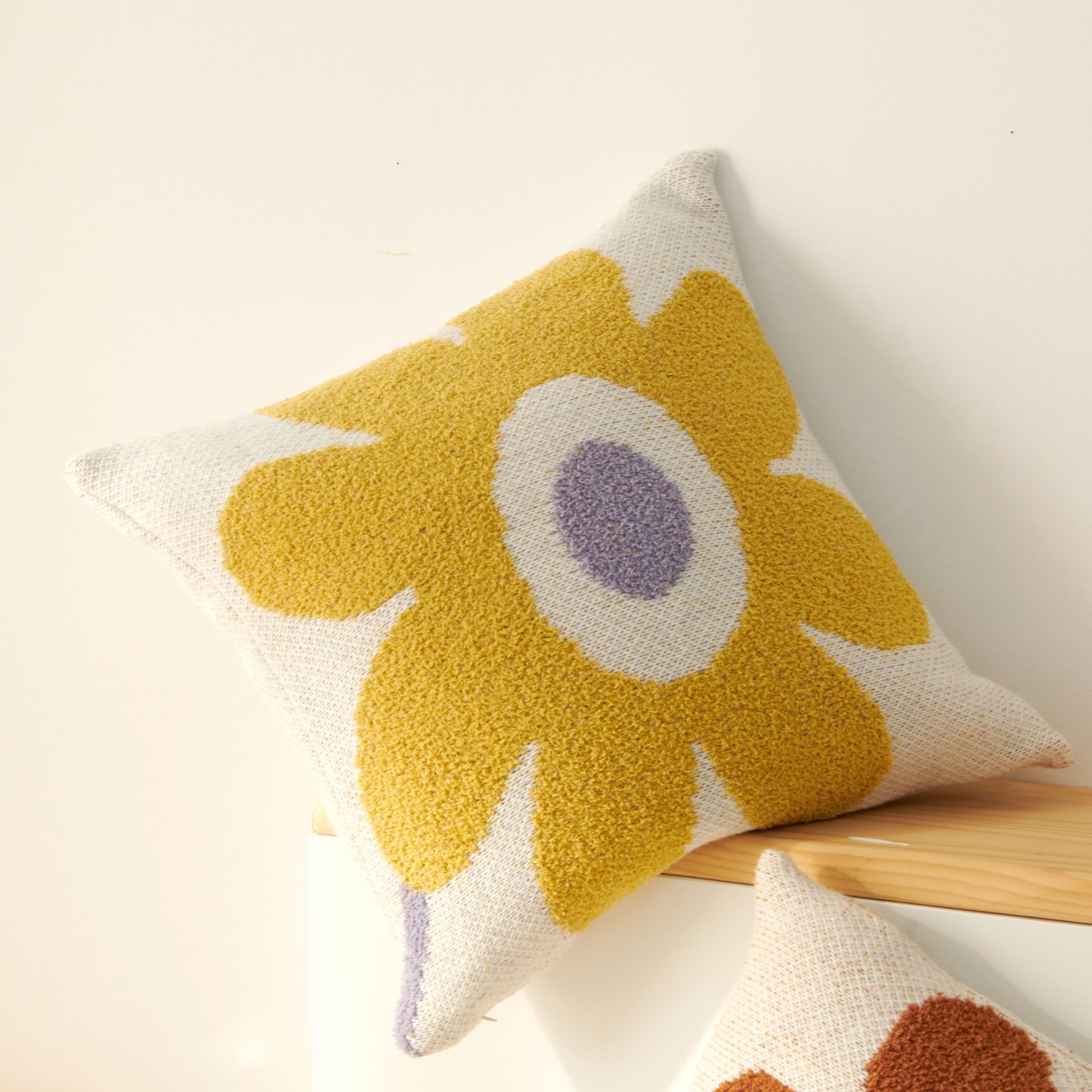 DAISY Floral Style Square Jacquard Cushion with Inner (45cmx45cm ...